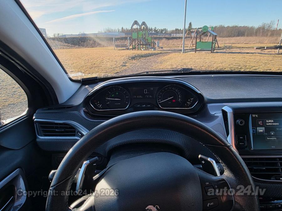 Black Peugeot 2008 2015 in Tallinn, with an engine capacity of 1.20 L and mileage of 92 thousand km for 5500 €, photo 6 on AUTOMOTO.COM.LV