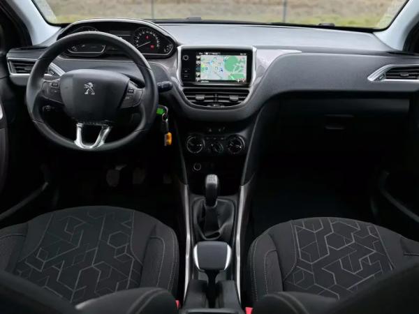 Melns Peugeot 2008 2015 Jelgava, ar dzinēja tilpumu 1.20 L un nobraukumu 146 tūkst. km par 6300 €, foto 4 vietnē AUTOMOTO.COM.LV