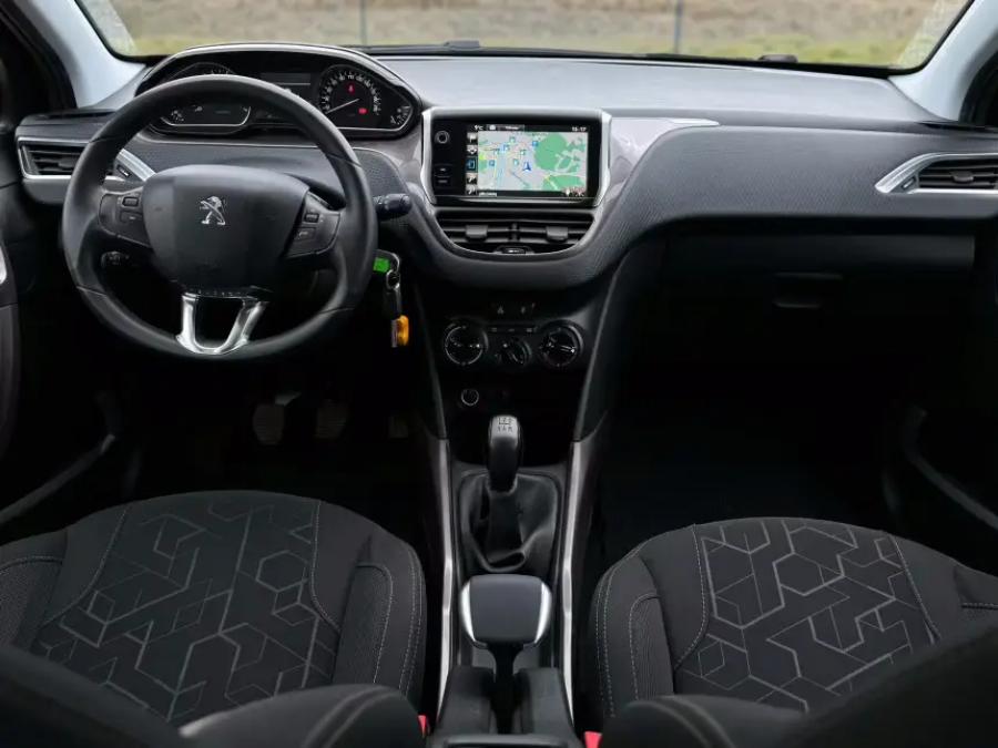 Melns Peugeot 2008 2015 Jelgava, ar dzinēja tilpumu 1.20 L un nobraukumu 146 tūkst. km par 6300 €, foto 5 vietnē AUTOMOTO.COM.LV