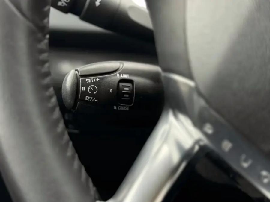 Melns Peugeot 2008 2015 Jelgava, ar dzinēja tilpumu 1.20 L un nobraukumu 146 tūkst. km par 6300 €, foto 15 vietnē AUTOMOTO.COM.LV