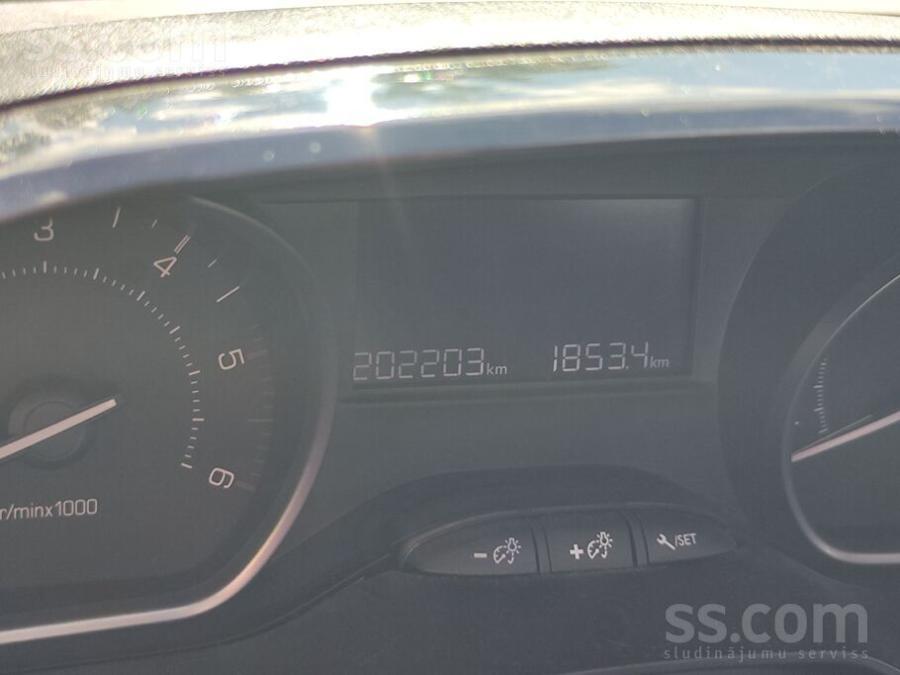 Melns Peugeot 2008 2015 Bauska, ar dzinēja tilpumu 1.60 L un nobraukumu 202 tūkst. km par 5200 €, foto 7 vietnē AUTOMOTO.COM.LV