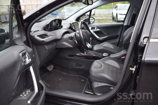 Peugeot 2008 2017 Rīga vietnē Melns Peugeot 2008 2017 Rīga, ar dzinēja tilpumu 1.20 L un nobraukumu 190 tūkst. km par 6900 €, foto 4 vietnē AUTOMOTO.COM.LV