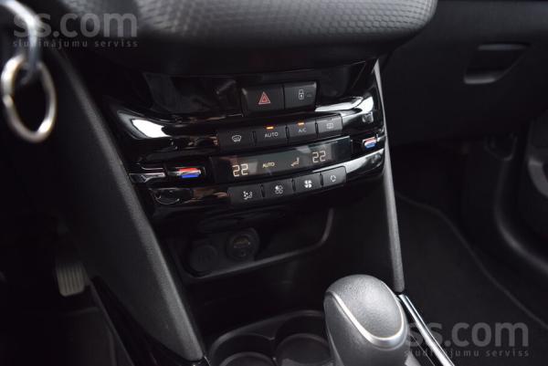 Peugeot 2008 2017 Rīga vietnē Melns Peugeot 2008 2017 Rīga, ar dzinēja tilpumu 1.20 L un nobraukumu 190 tūkst. km par 6900 €, foto 7 vietnē AUTOMOTO.COM.LV