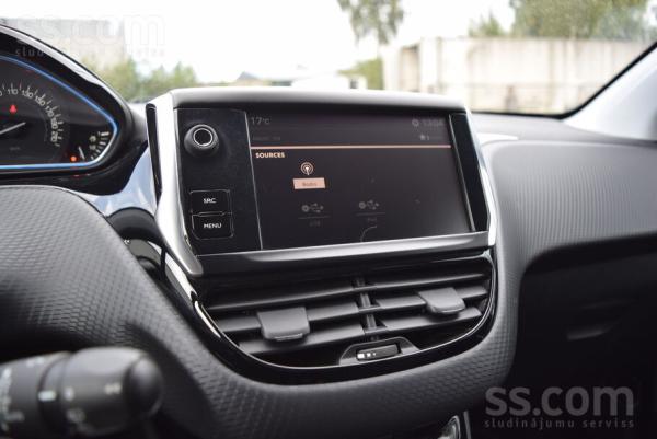 Peugeot 2008 2017 Rīga vietnē Melns Peugeot 2008 2017 Rīga, ar dzinēja tilpumu 1.20 L un nobraukumu 190 tūkst. km par 6900 €, foto 10 vietnē AUTOMOTO.COM.LV
