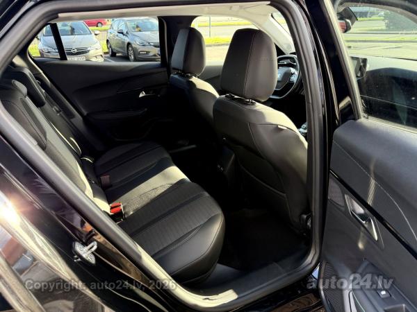 Melns Peugeot 2008 2021 Tallina, ar dzinēja tilpumu 1.20 L un nobraukumu 62 tūkst. km par 14900 €, foto 5 vietnē AUTOMOTO.COM.LV