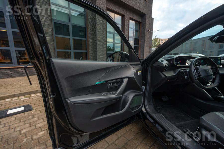Melns Peugeot 2008 2023 Rīga, ar dzinēja tilpumu 0.00 L un nobraukumu 41 tūkst. km par 21500 €, foto 16 vietnē AUTOMOTO.COM.LV