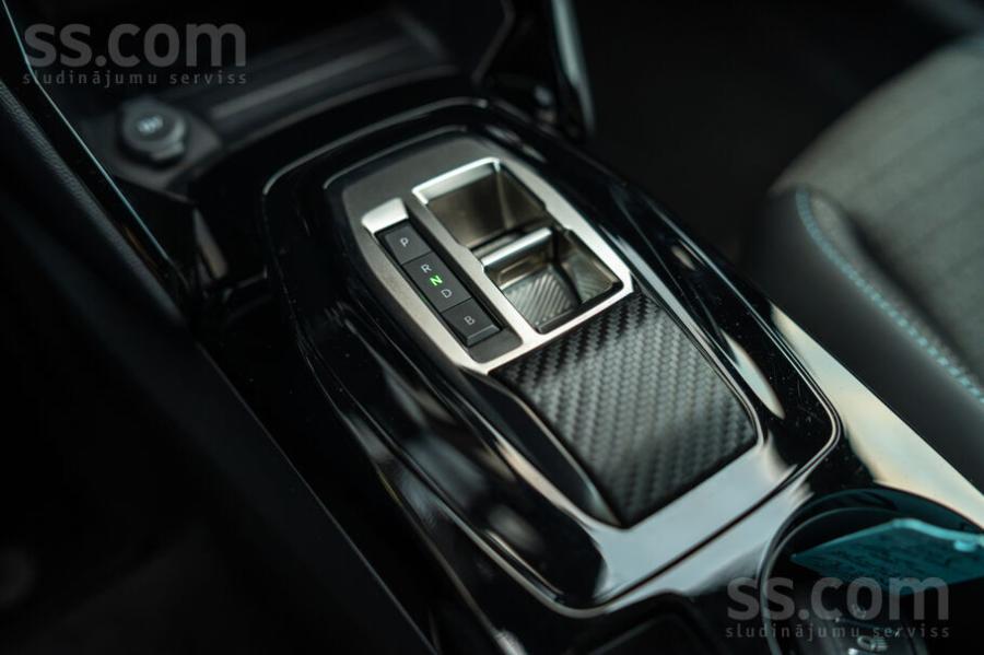Melns Peugeot 2008 2023 Rīga, ar dzinēja tilpumu 0.00 L un nobraukumu 41 tūkst. km par 21500 €, foto 28 vietnē AUTOMOTO.COM.LV