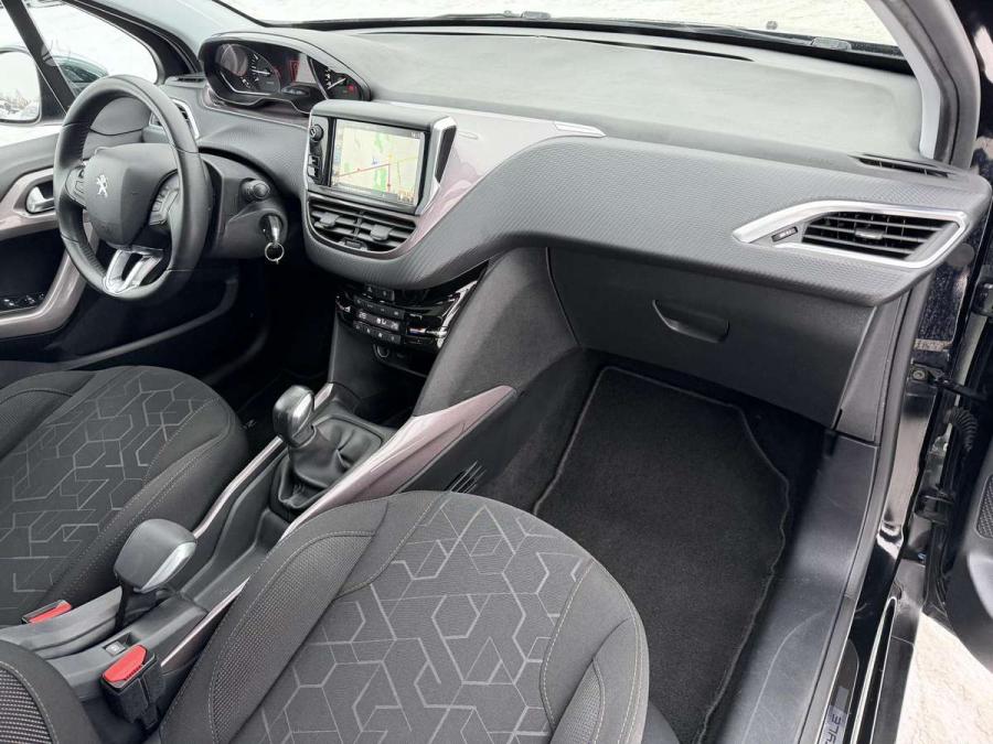 Black Peugeot 2008 2015 in Utena, with an engine capacity of 1.20 L and mileage of 185 thousand km for 4450 €, photo 17 on AUTOMOTO.COM.LV