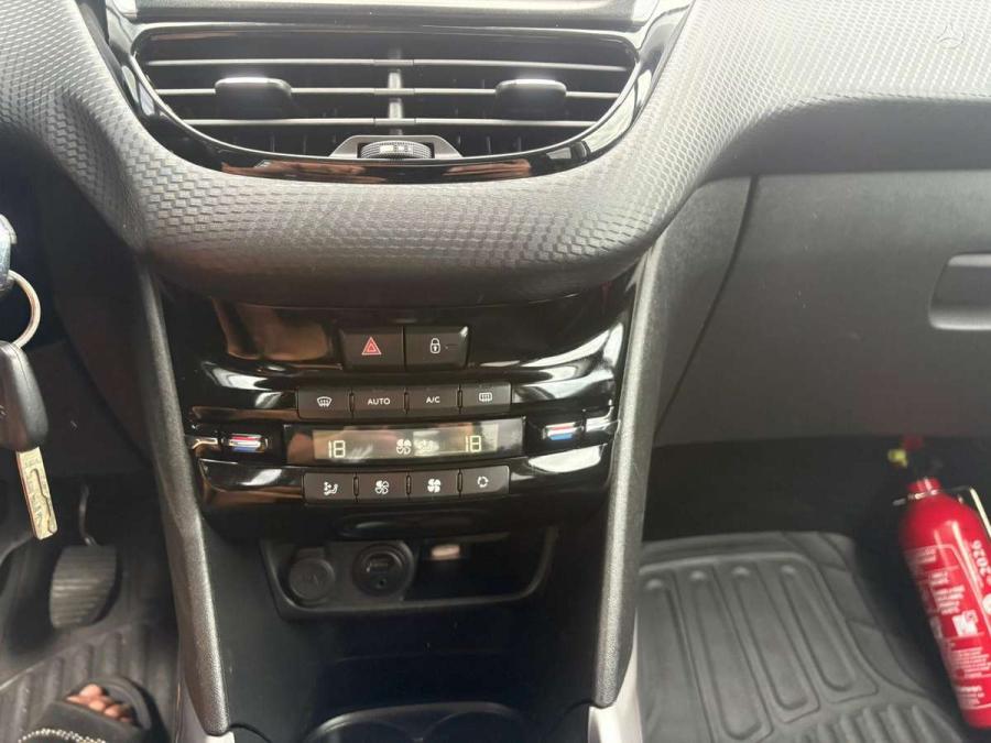 Black Peugeot 2008 2018 in Taurage, with an engine capacity of 1.20 L and mileage of 166 thousand km for 5600 €, photo 16 on AUTOMOTO.COM.LV