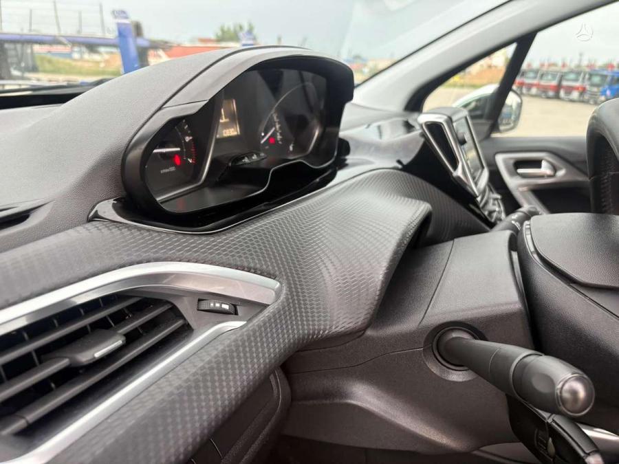 Black Peugeot 2008 2018 in Taurage, with an engine capacity of 1.20 L and mileage of 166 thousand km for 5600 €, photo 14 on AUTOMOTO.COM.LV