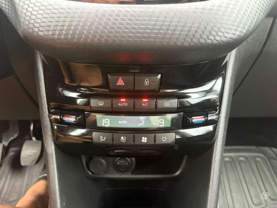 Black Peugeot 2008 2018 in Taurage, with an engine capacity of 1.20 L and mileage of 166 thousand km for 5600 €, photo 18 on AUTOMOTO.COM.LV
