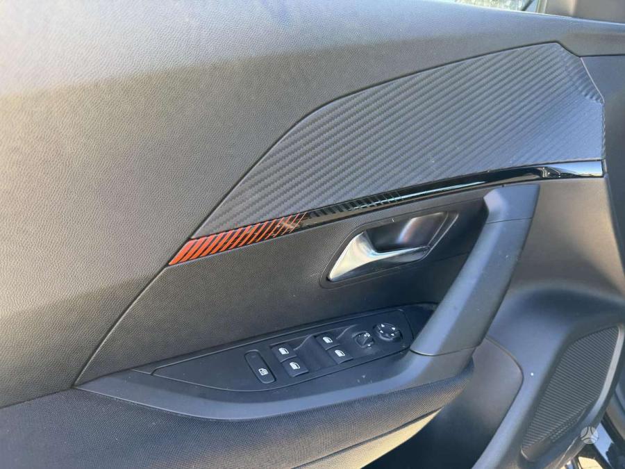 Melns Peugeot 2008 2023 Šauļi, ar dzinēja tilpumu 1.20 L un nobraukumu 83 tūkst. km par 12990 €, foto 8 vietnē AUTOMOTO.COM.LV
