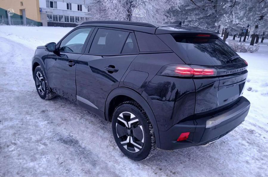 Melns Peugeot 2008 2024 Tauragė, ar dzinēja tilpumu 1.20 L un nobraukumu 26 tūkst. km par 15500 €, foto 5 vietnē AUTOMOTO.COM.LV
