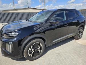 Melns Peugeot 2008 2025 Marijampole, ar dzinēja tilpumu 1.20 L un nobraukumu 380 tūkst. km par 22900 €, foto  vietnē AUTOMOTO.COM.LV