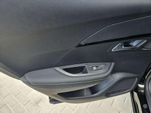 Melns Peugeot 2008 2025 Marijampole, ar dzinēja tilpumu 1.20 L un nobraukumu 380 tūkst. km par 22900 €, foto 13 vietnē AUTOMOTO.COM.LV