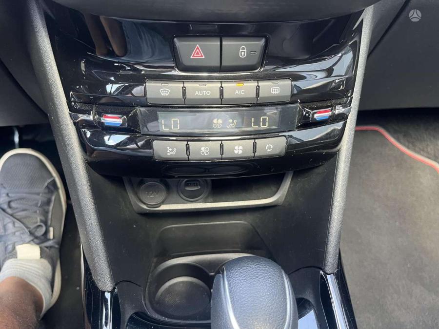 Black Peugeot 2008 2019 in Vilnius, with an engine capacity of 1.20 L and mileage of 68 thousand km for 8850 €, photo 26 on AUTOMOTO.COM.LV