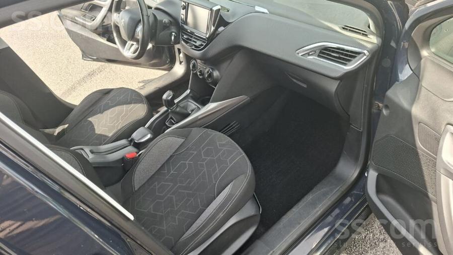Blue Peugeot 2008 2017 in Riga, with an engine capacity of 1.20 L and mileage of 141 thousand km for 4750 €, photo 11 on AUTOMOTO.COM.LV