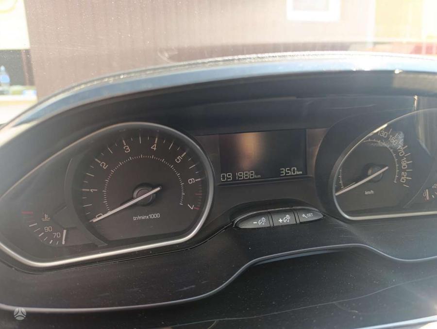 Zils Peugeot 2008 2018 Šauļi, ar dzinēja tilpumu 1.20 L un nobraukumu 92 tūkst. km par 6000 €, foto 12 vietnē AUTOMOTO.COM.LV