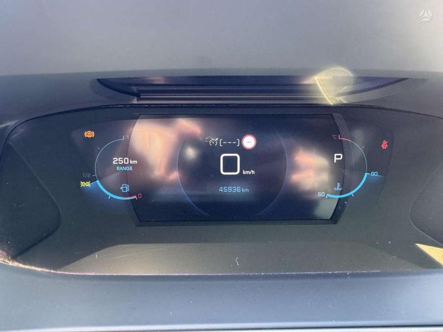 Blue Peugeot 2008 2021 in Klaipeda, with an engine capacity of 1.20 L and mileage of 46 thousand km for 15800 €, photo 5 on AUTOMOTO.COM.LV