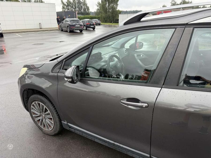Brown Peugeot 2008 2013 in Taurage, with an engine capacity of 1.20 L and mileage of 162 thousand km for 3600 €, photo 3 on AUTOMOTO.COM.LV