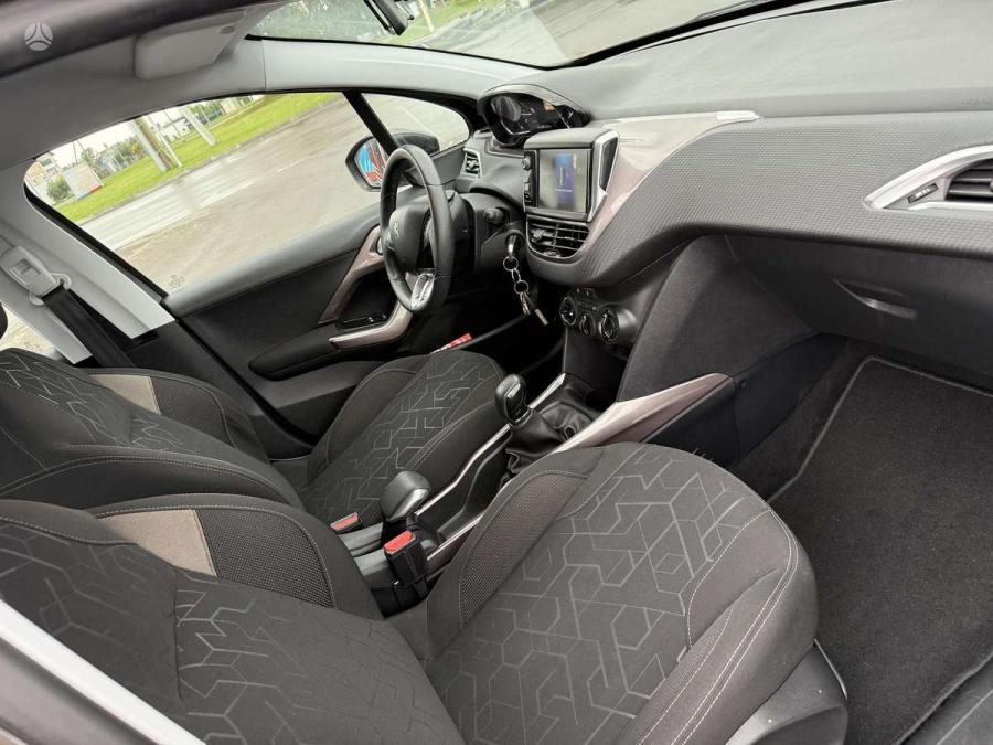 Brown Peugeot 2008 2013 in Taurage, with an engine capacity of 1.20 L and mileage of 162 thousand km for 3600 €, photo 24 on AUTOMOTO.COM.LV