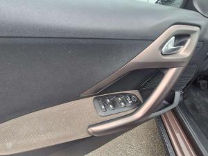 Brown Peugeot 2008 2014 in Siauliai, with an engine capacity of 1.20 L and mileage of 105 thousand km for 5350 €, photo 18 on AUTOMOTO.COM.LV