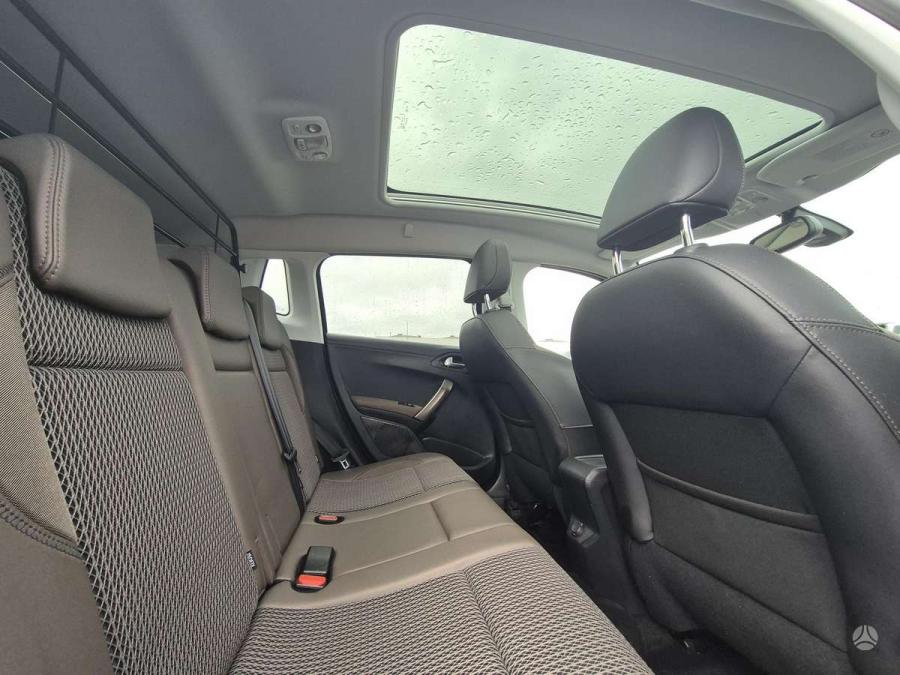 Brown Peugeot 2008 2014 in Siauliai, with an engine capacity of 1.20 L and mileage of 105 thousand km for 5350 €, photo 19 on AUTOMOTO.COM.LV