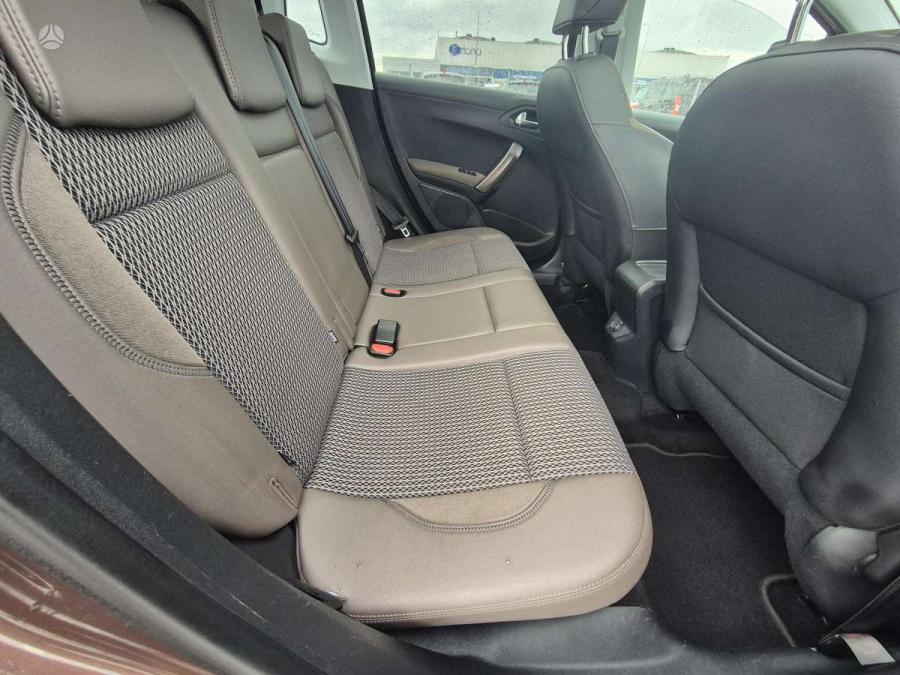 Brown Peugeot 2008 2014 in Siauliai, with an engine capacity of 1.20 L and mileage of 105 thousand km for 5350 €, photo 22 on AUTOMOTO.COM.LV