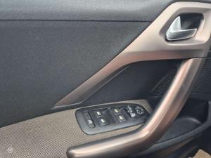 Brown Peugeot 2008 2014 in Siauliai, with an engine capacity of 1.20 L and mileage of 105 thousand km for 5350 €, photo 33 on AUTOMOTO.COM.LV