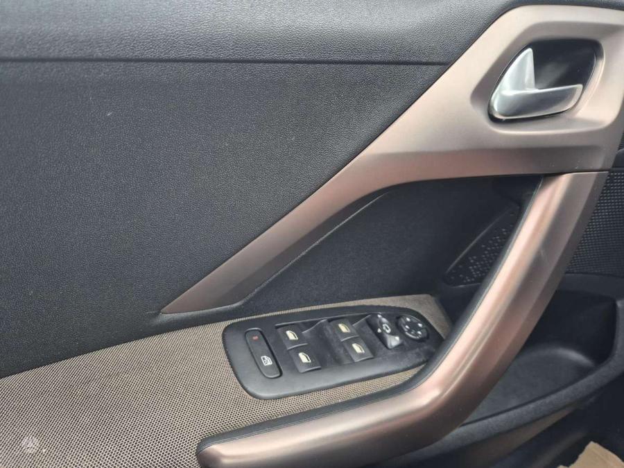 Brown Peugeot 2008 2014 in Siauliai, with an engine capacity of 1.20 L and mileage of 105 thousand km for 5350 €, photo 33 on AUTOMOTO.COM.LV