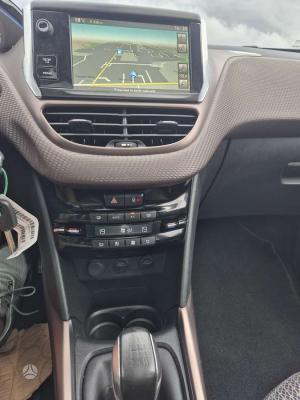 Brown Peugeot 2008 2014 in Siauliai, with an engine capacity of 1.20 L and mileage of 105 thousand km for 5350 €, photo 39 on AUTOMOTO.COM.LV