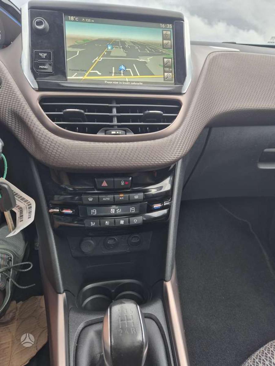 Brown Peugeot 2008 2014 in Siauliai, with an engine capacity of 1.20 L and mileage of 105 thousand km for 5350 €, photo 39 on AUTOMOTO.COM.LV
