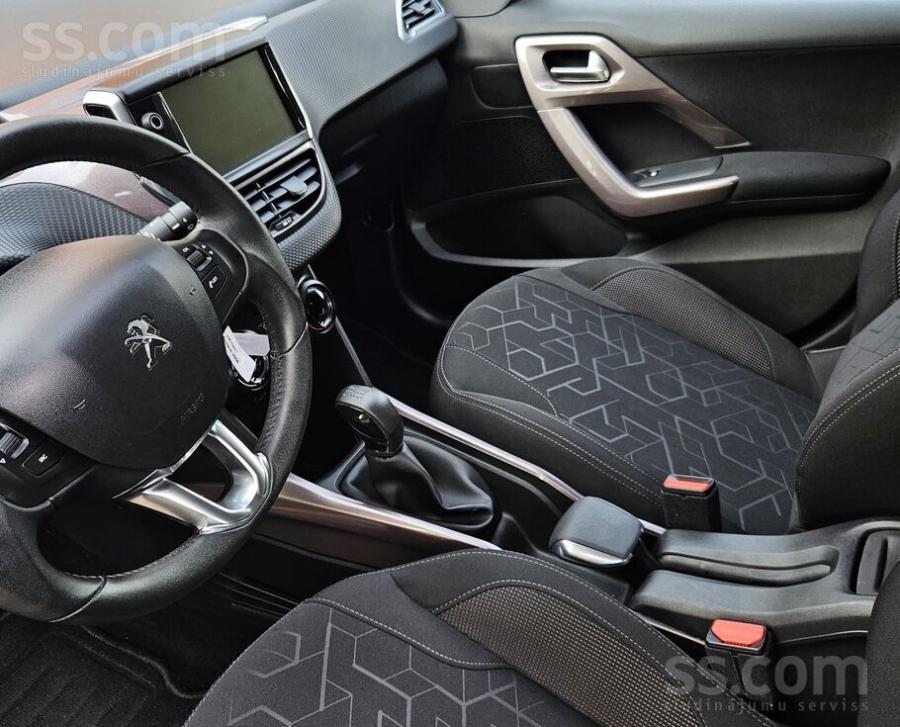 Brown Peugeot 2008 2014 in Jekabpils, with an engine capacity of 1.20 L and mileage of 45 thousand km for 7490 €, photo 14 on AUTOMOTO.COM.LV