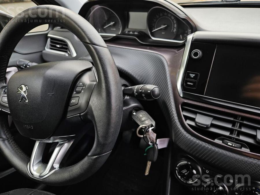 Brown Peugeot 2008 2014 in Jekabpils, with an engine capacity of 1.20 L and mileage of 45 thousand km for 7490 €, photo 27 on AUTOMOTO.COM.LV