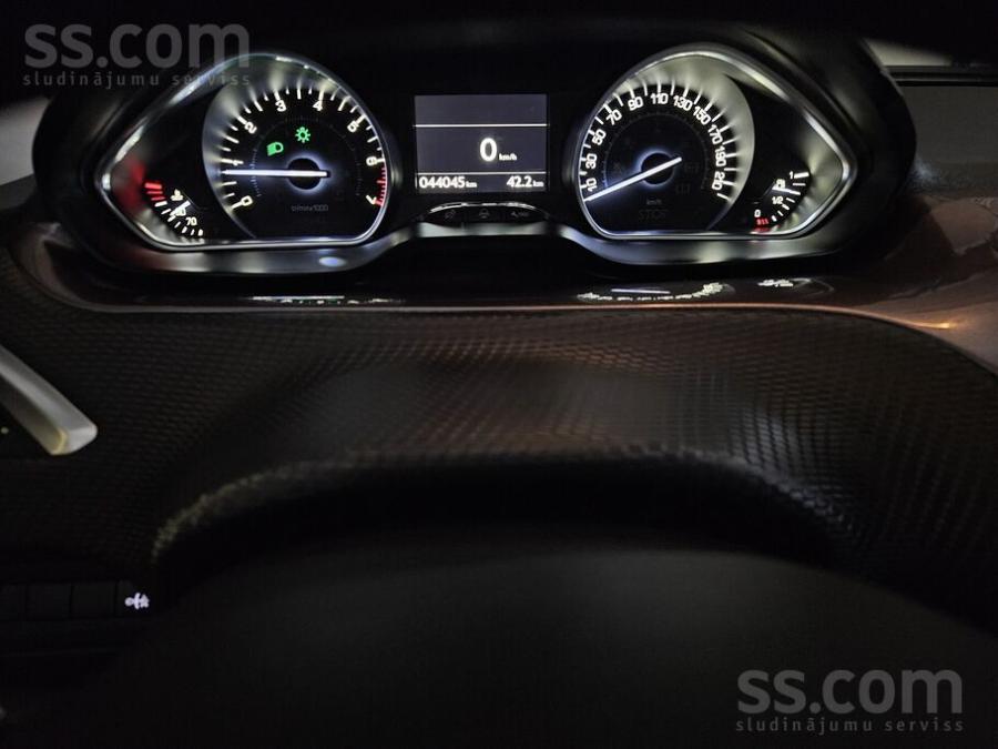 Brown Peugeot 2008 2014 in Jekabpils, with an engine capacity of 1.20 L and mileage of 45 thousand km for 7490 €, photo 33 on AUTOMOTO.COM.LV