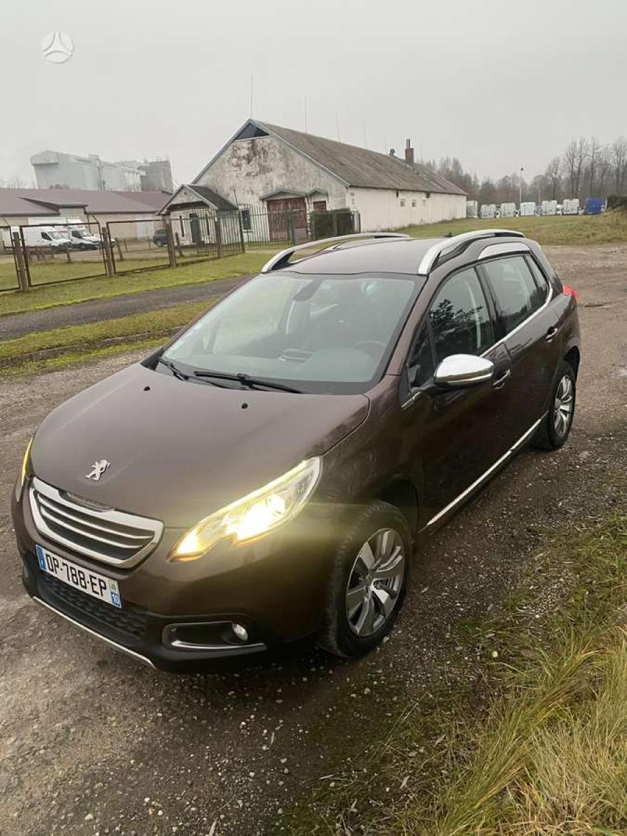 Brown Peugeot 2008 2015 in Taurage, with an engine capacity of 1.20 L and mileage of 66 thousand km for 5499 €, photo 2 on AUTOMOTO.COM.LV