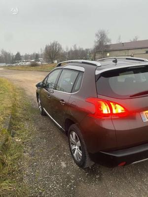 Brown Peugeot 2008 2015 in Taurage, with an engine capacity of 1.20 L and mileage of 66 thousand km for 5499 €, photo 3 on AUTOMOTO.COM.LV