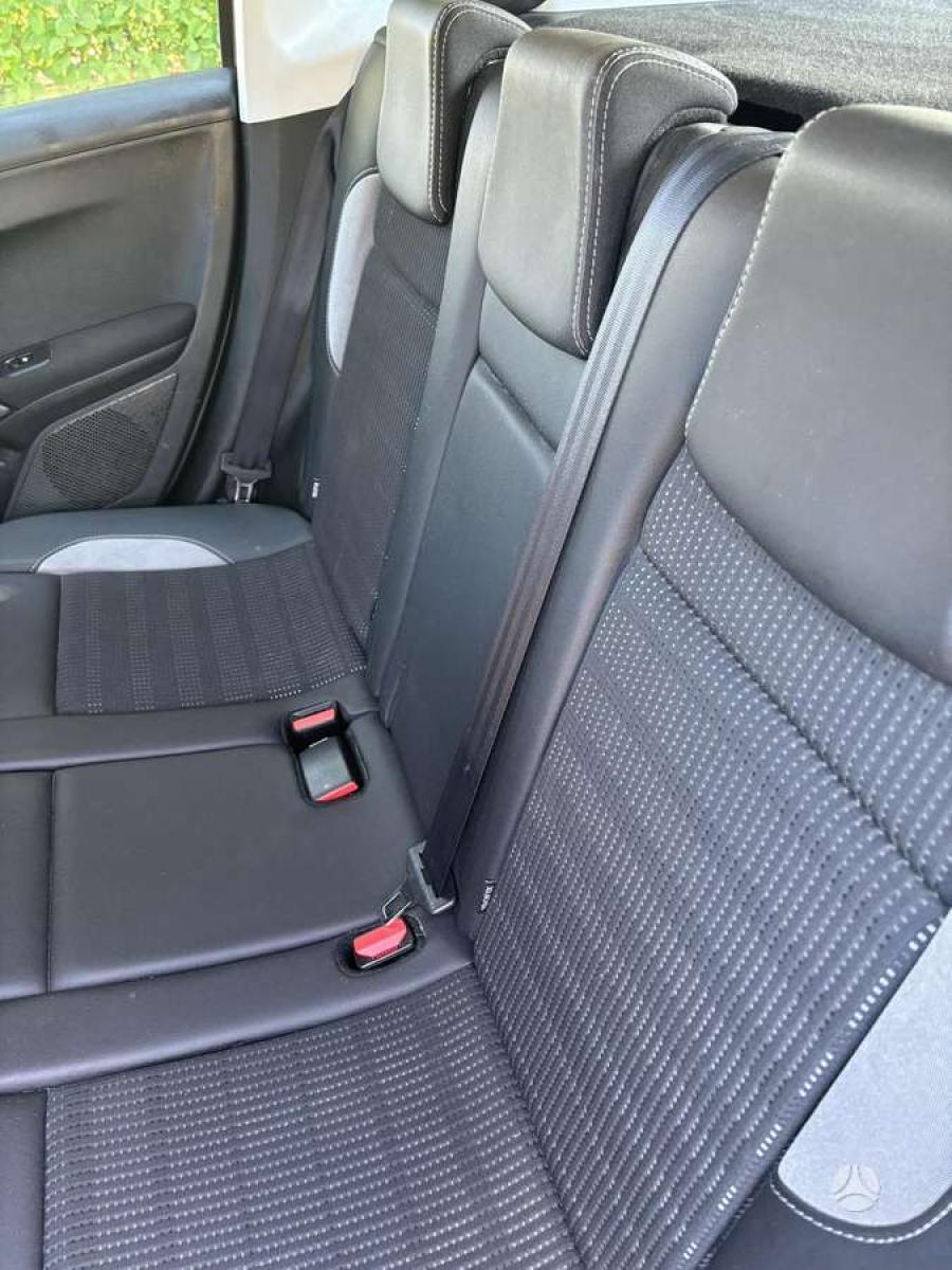 Brown Peugeot 2008 2016 in Jurbarkas, with an engine capacity of 1.56 L and mileage of 182 thousand km for 6200 €, photo 14 on AUTOMOTO.COM.LV