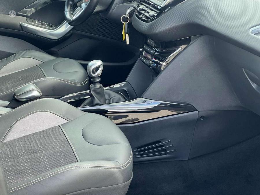 Brūns Peugeot 2008 2016 Tauragė, ar dzinēja tilpumu 1.20 L un nobraukumu 159 tūkst. km par 4700 €, foto 12 vietnē AUTOMOTO.COM.LV
