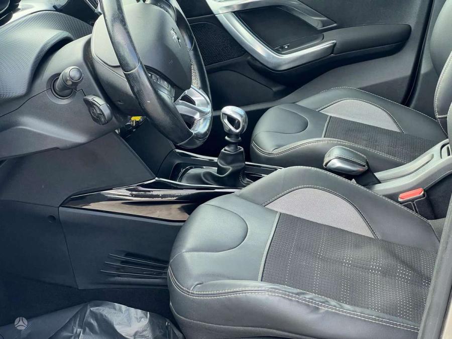 Brūns Peugeot 2008 2016 Tauragė, ar dzinēja tilpumu 1.20 L un nobraukumu 159 tūkst. km par 4700 €, foto 13 vietnē AUTOMOTO.COM.LV