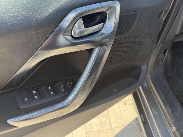 Brūns Peugeot 2008 2018 Tauragė, ar dzinēja tilpumu 1.20 L un nobraukumu 89 tūkst. km par 7200 €, foto 10 vietnē AUTOMOTO.COM.LV