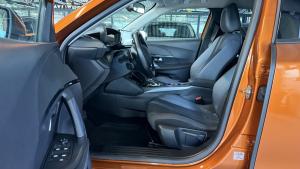 Brūns Peugeot 2008 2020 Rīga, ar dzinēja tilpumu 1.20 L un nobraukumu 136 tūkst. km par 1350000 €, foto 10 vietnē AUTOMOTO.COM.LV