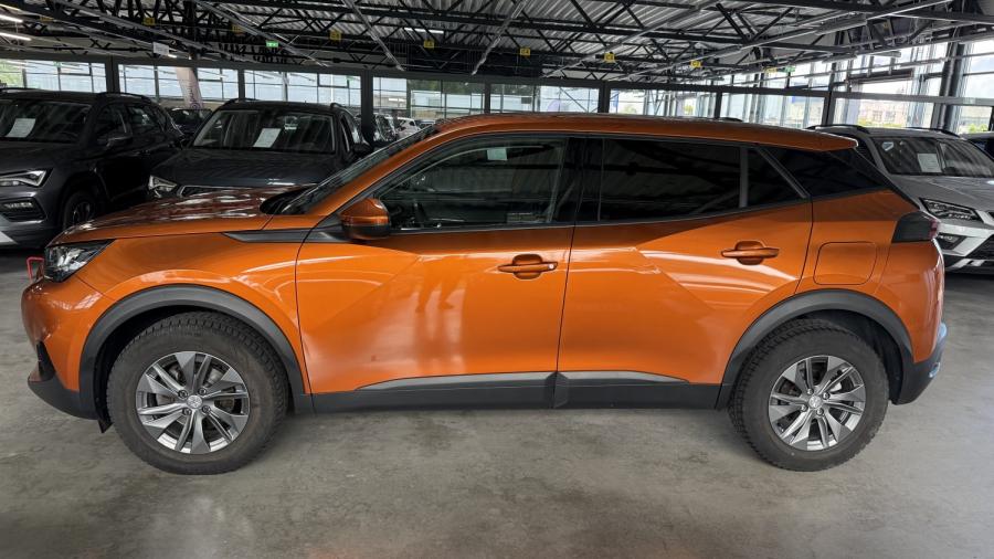 Brown Peugeot 2008 2021 in Riga, with an engine capacity of 1.20 L and mileage of 48 thousand km for 1450000 €, photo 1 on AUTOMOTO.COM.LV
