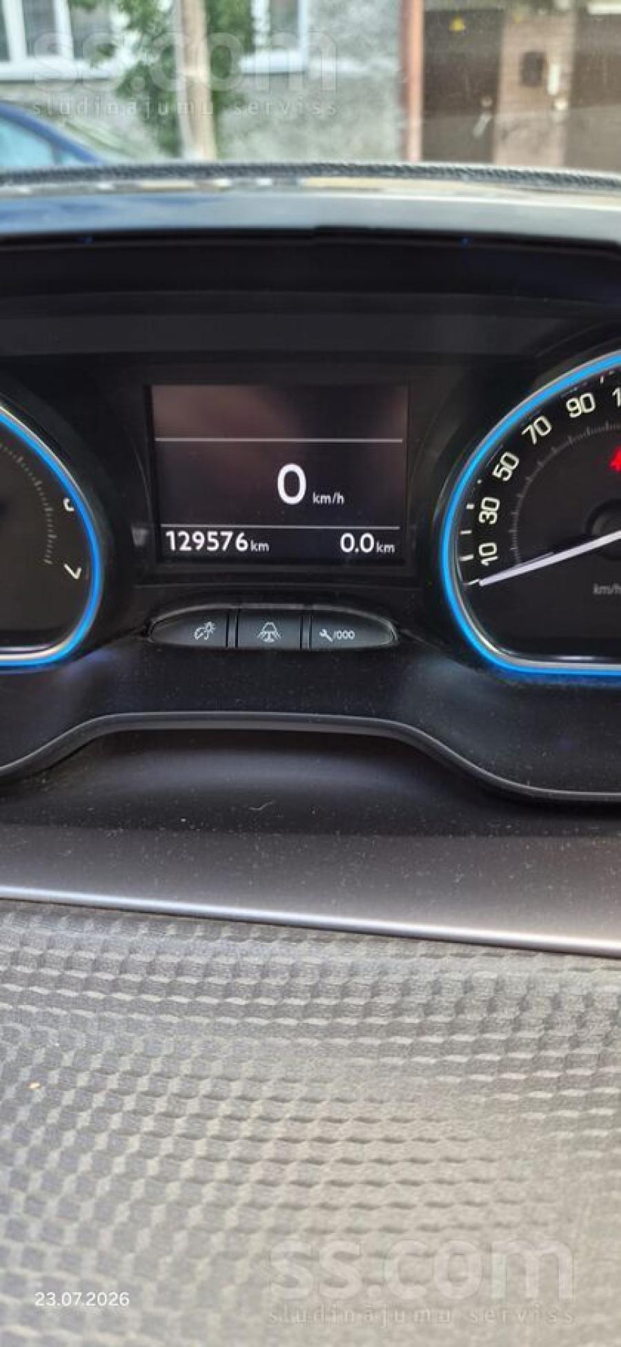 Brown Peugeot 2008 2013 in Daugavpils, with an engine capacity of 1.60 L and mileage of 130 thousand km for 5000 €, photo 10 on AUTOMOTO.COM.LV