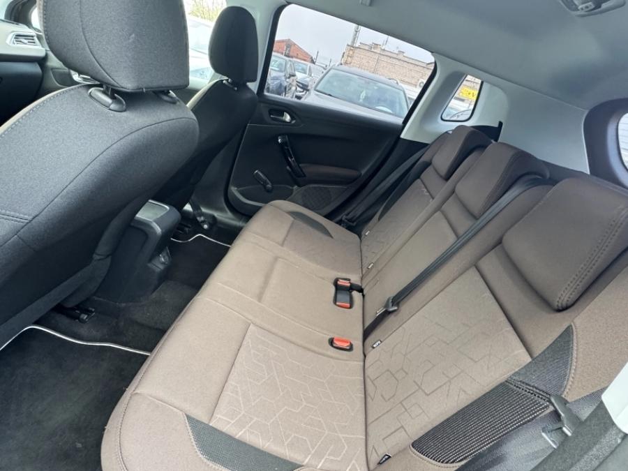 Brūns Peugeot 2008 2014 Rīga, ar dzinēja tilpumu 1.20 L un nobraukumu 54 tūkst. km par 7600 €, foto 24 vietnē AUTOMOTO.COM.LV