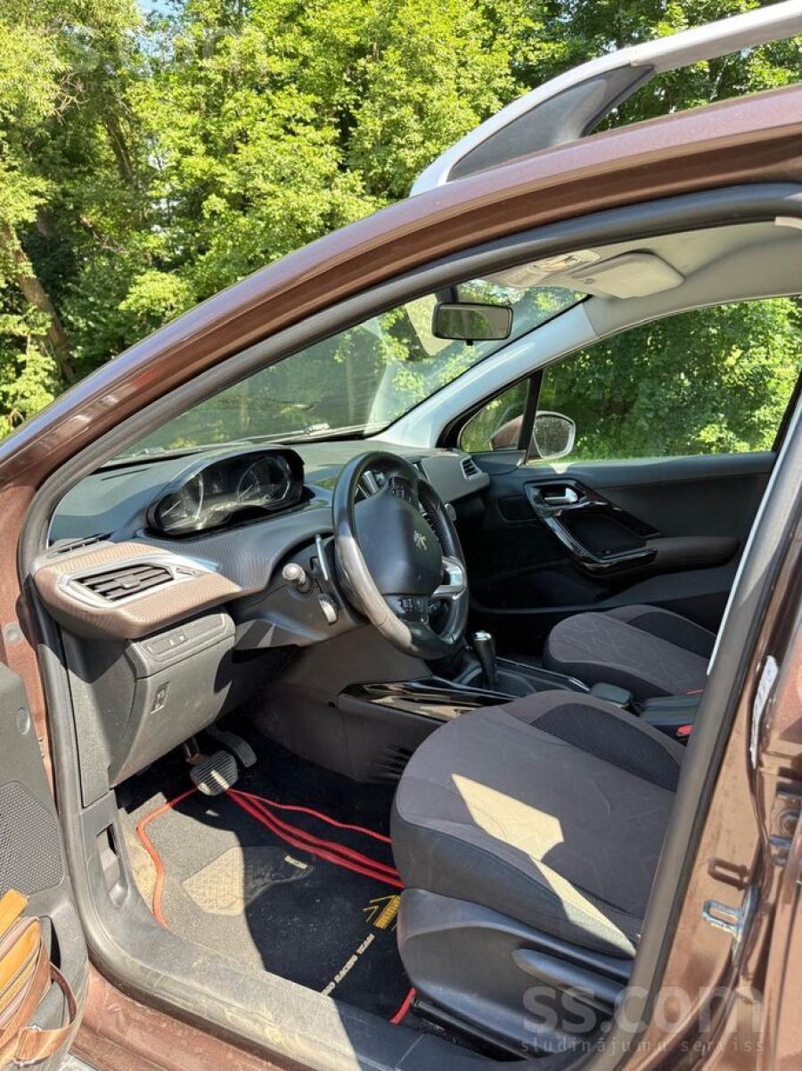 Brown Peugeot 2008 2014 in Bauska, with an engine capacity of 1.20 L and mileage of 236 thousand km for 6200 €, photo 9 on AUTOMOTO.COM.LV
