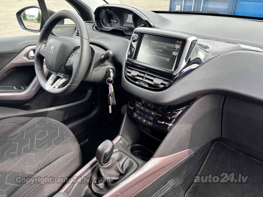 Brown Peugeot 2008 2015 in Paide, with an engine capacity of 1.20 L and mileage of 70 thousand km for 6390 €, photo 8 on AUTOMOTO.COM.LV