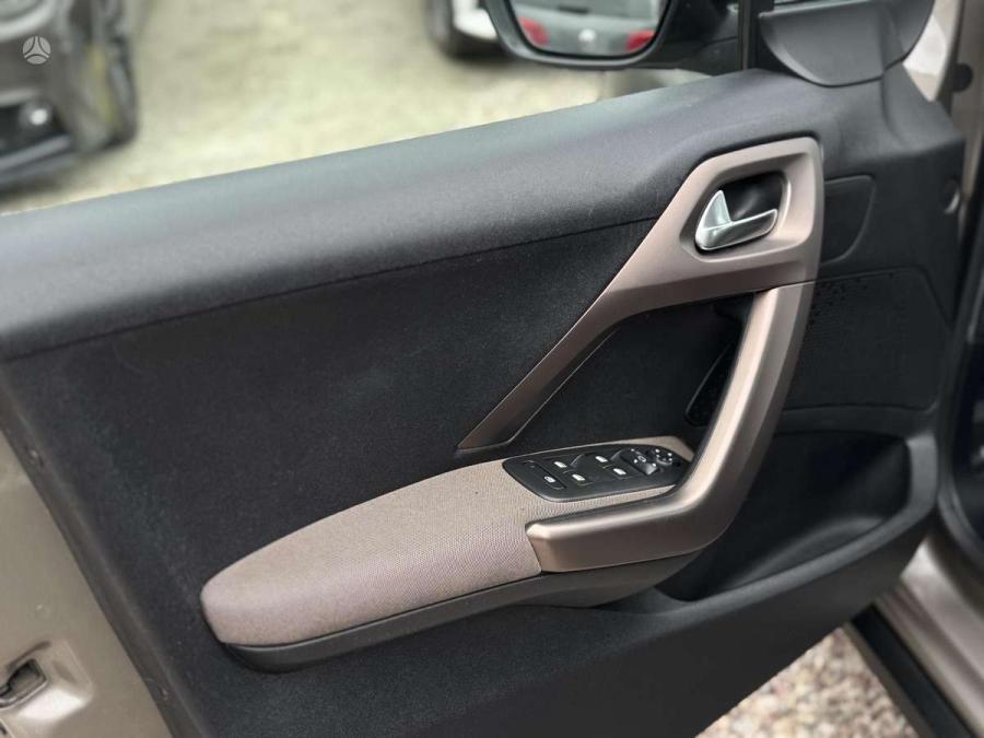 Brown Peugeot 2008 2016 in Kaunas, with an engine capacity of 1.20 L and mileage of 126 thousand km for 6100 €, photo 19 on AUTOMOTO.COM.LV