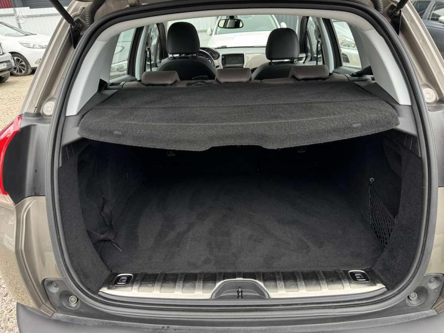 Brown Peugeot 2008 2016 in Kaunas, with an engine capacity of 1.20 L and mileage of 126 thousand km for 6100 €, photo 23 on AUTOMOTO.COM.LV