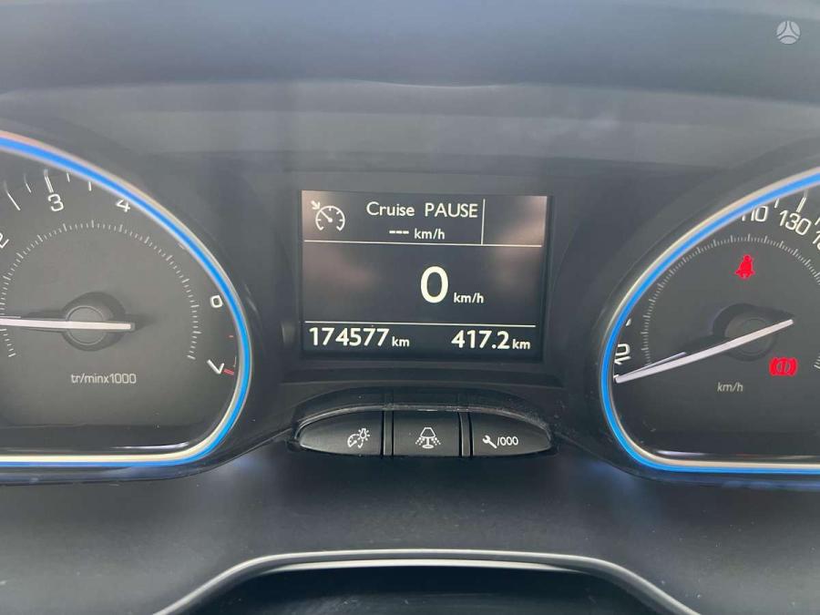 Brūns Peugeot 2008 2016 Tauragė, ar dzinēja tilpumu 1.20 L un nobraukumu 174 tūkst. km par 4400 €, foto 12 vietnē AUTOMOTO.COM.LV